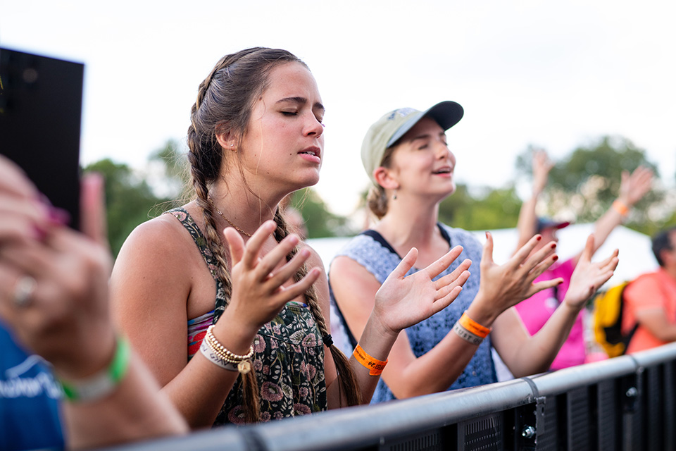 Franklin Graham Shares the Gospel With Thousands at FaithFest