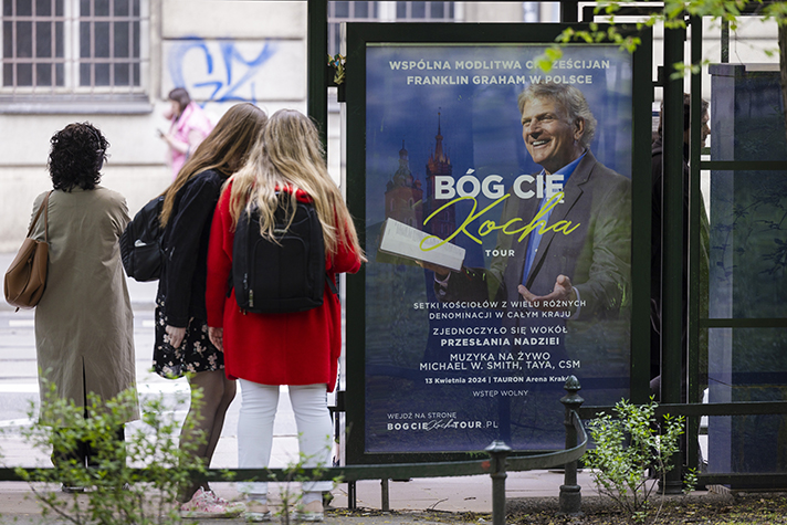 Franklin Graham Tells Poland: ‘Hang on to Your Faith’