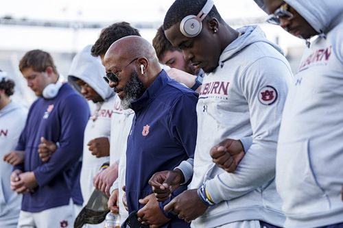 Remembering Auburn Football Chaplain Chette Williams