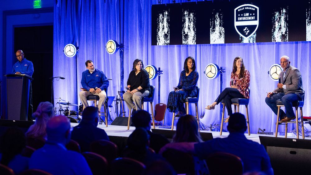 [PHOTOS] Officers Encouraged in Faith, Family, Service