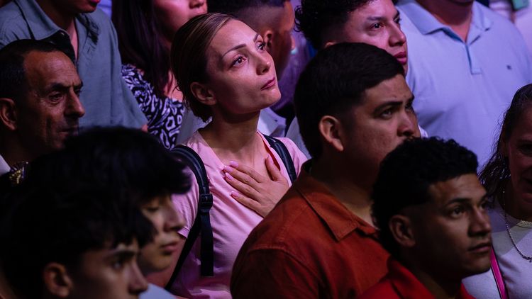 Hundreds in Madrid Discover Peace for Their Longing Hearts