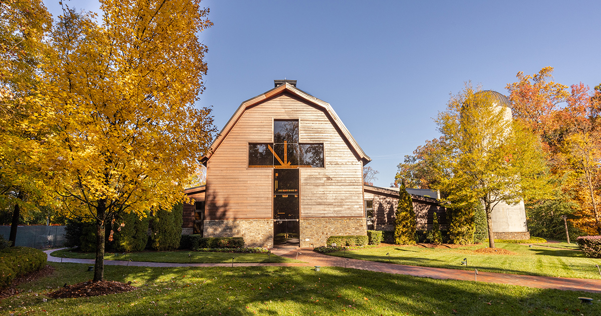 [PHOTOS] Visit Soon: Fall Colors on Display at the Billy Graham Library