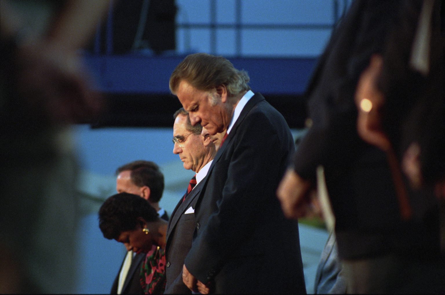 Billy Graham—In His Own Words: Christ Gives Hope - The Billy Graham ...