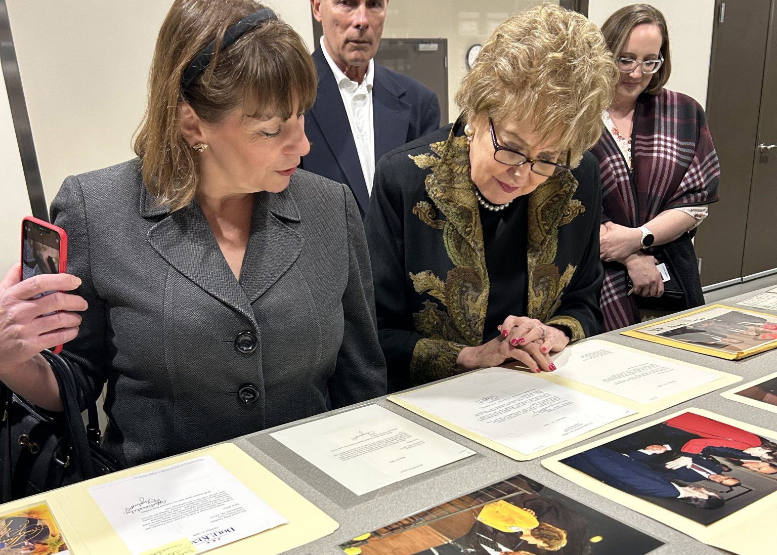 Former North Carolina Senator Elizabeth Dole visits the Billy Graham ...